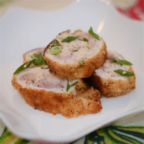 РУЛЕТЫ ИЗ КУРИНОГО ФИЛЕ С ВЕТЧИНОЙ СЫРОМ И ЗЕЛЕНЫМ ЛУКОМ пошаговый рецепт с фото