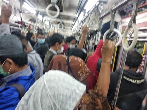 Detail Gambar Didalam Kereta Api Comuter Koleksi Nomer 8