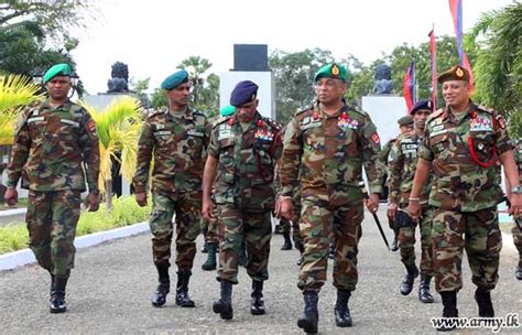 ආරක්‍ෂක සේනා ආඥාපති යාපනය 52 පාබල සේනාංකයේ නිල සංචාරයක Sri Lanka Army