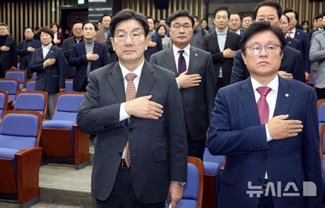 권성동 한덕수 권한대행 탄핵안 당론 부결로 결정 뉴시스pic