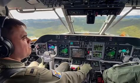 Buscas Ao Helicóptero Desaparecido No Litoral De São Paulo Continuam