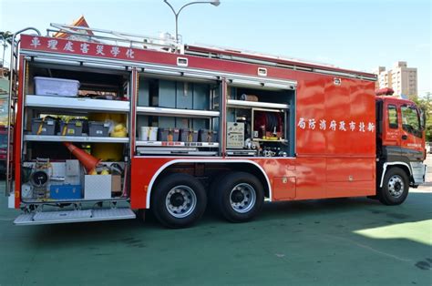 中華民國紅十字會 【中華民國紅十字會採購消防車、化學災害處理車等17日高雄市三信家商辦理捐贈儀式】