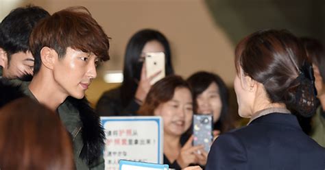 [md화보] 이준기 출국심사서 심쿵 눈빛 발사 공항 직원 잠 못자겠네