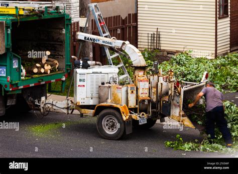 Shredder machine hi-res stock photography and images - Alamy