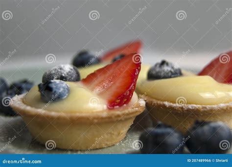 Postre De Porción Francesa Tartas De Fresa De Arándanos De Azúcares