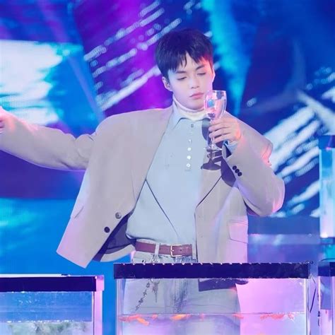 Pin By Mon Mon On Negav Say Hi Cute Husband