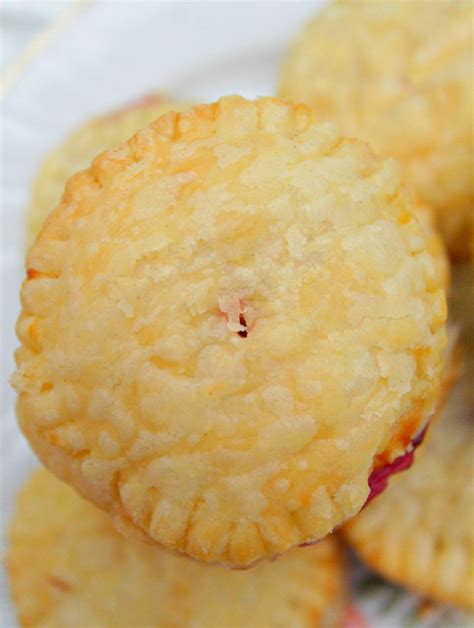 Mini Raspberry Pies Desserts To Make In Just A Few Minutes