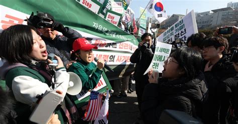 대학가 ‘윤 탄핵찬성 집회에 ‘욕설·폭력 퍼붓는 외부인들 어쩌나