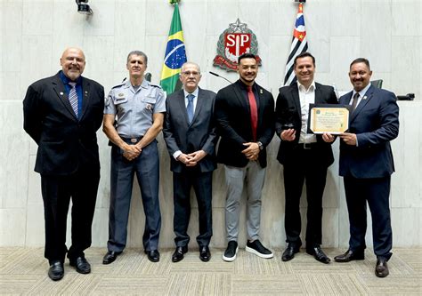 CREF4 SP comemora Dia do Profissional de Educação Física em sessão