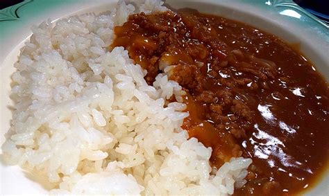ゆっくり屋 On Twitter 「おせちもいいけどカレーもね」 カレーが食べたくなってきた。 挽き肉、玉ねぎ、すりおろし人参とバーモント