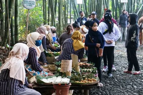 Pasar Kuliner Papringan Di Tengah Hutan Dengan Kripik Bambu WisataHits