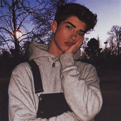 Icon Manu Rios
