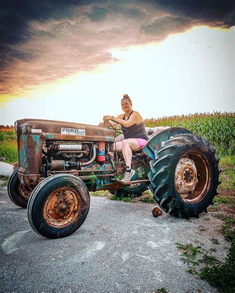 I Think My Tractor Is Sexy 😍🚜 If You Farm Girl Fitness