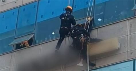 3층 간판 위 치매 노인 ‘긴급 구조