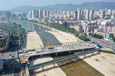 张家口 通桥重建工程进行桥面钢结构安装 张家口新闻网