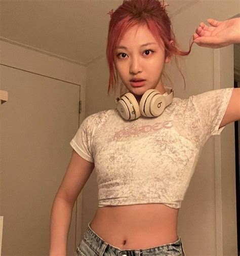 Ningning From Aespa Instagram Inspo Lockscreen Wallpaper Kpop