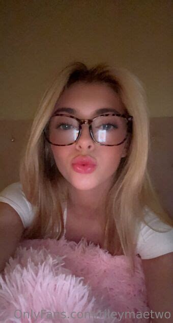 Rileylewiss Rileymaelewis Nude Leaks OnlyFans Leaked Models