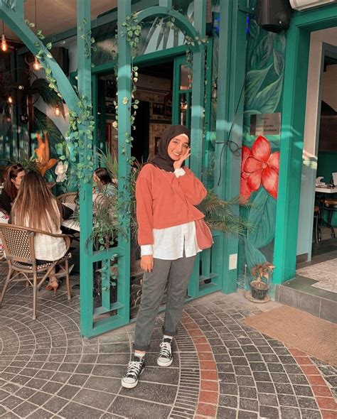 Hamna Ayub On Instagram Plays Kadi Te Has Bol Ve In The Bg For No Reason At All Fit