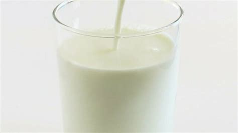 意外と知らない牛乳の栄養をもっと効率よく摂る方法牛乳を飲むとき一緒に食べよう antenna アンテナ