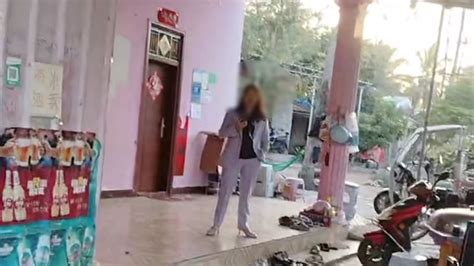 孩子生病家长请假，校长上门逼孩子上学：想他以后跟你一样种地？ 凤凰网视频 凤凰网