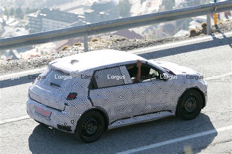 Renault 5 2024 Premières Photos Sur Route De La Citadine électrique
