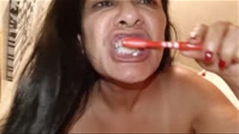 Big Boobs Milf Toothbrushing Teeth Tongue Mouth Fetish Spitting