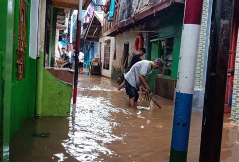Sejak Siang Banjir Di Kebon Pala Mulai Surut Mnctrijaya