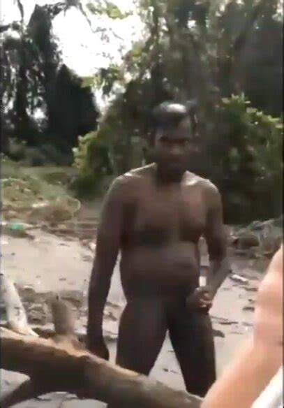 Pajeet Couldnt Control Himself After Seeing Yt Woman