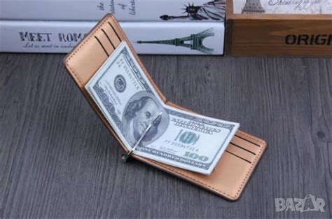 Бизнес портфейл с щипка за банкноти и банкови карти в Портфейли