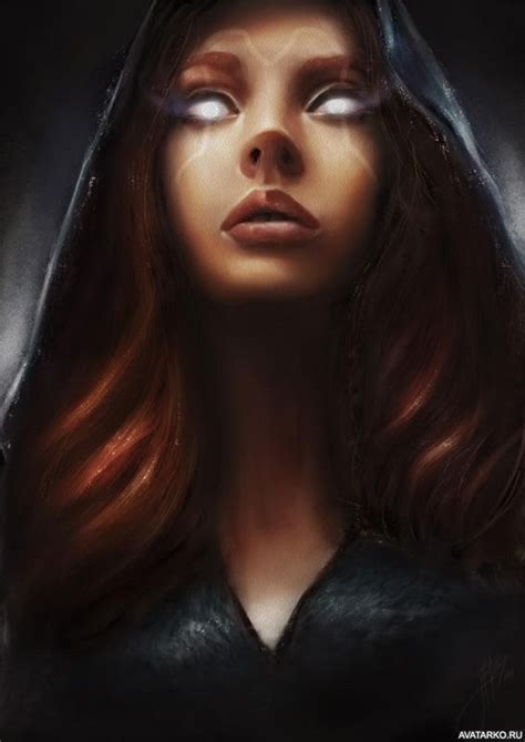 Рыжая девушка в капюшоне со светящимися белым светом глазами — Картинки и авы