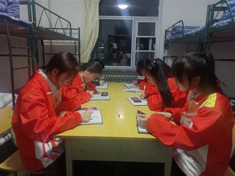 艺术学院开展了“职教生心中的二十大”主题团课 共青团甘肃工业职业技术学院委员会
