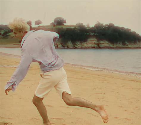 Nils Kuesels Feet