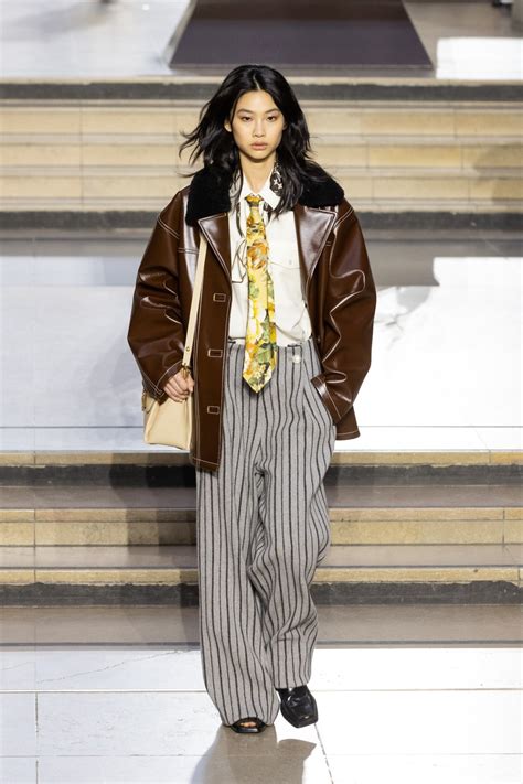 Hoyeon Jung Walks Louis Vuittons Fw22 Runway Hypebae