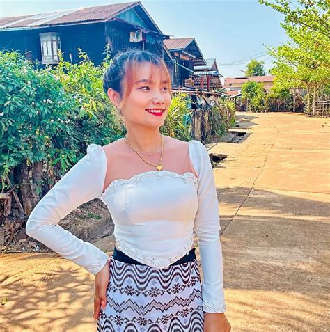 စောင့်မျှော်နေသူများတွက်🥰 ဆုကမ်းတဲ့နေရာမှာခေးထင်တယ်နော် ဆရာ့ရဲ့လက်ကိုပဲကြည့်ပေးကြပါ ဒီပတ