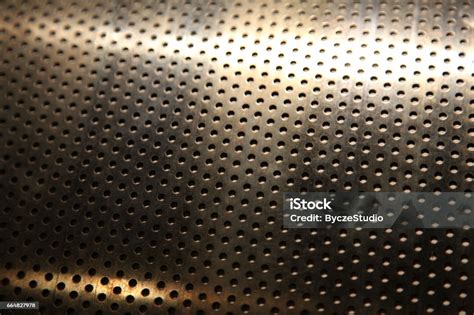 실버 메탈 도트 패턴 회색 강철 Meshround 원 명소 오프셋된 미래 기술 배경 발견 표 철 호 일 합금 가까이 알루미늄 크롬 작은 어두운 구멍 없는 사람들이 추상 컬러