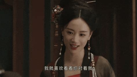 32岁“内娱疯女人”：撒泼耍大牌，被网友投诉却火速翻红！？