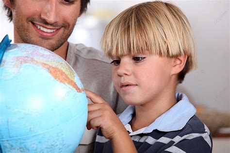 الأب والابن والديه صورة الخلفية والصورة للتنزيل المجاني Pngtree