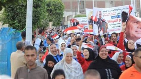 احتفالات بعرس الانتخابات الرئاسية أمام لجان حي الشرباية بالقاهرة
