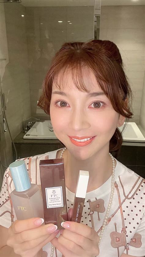 君島十和子さんのインスタグラム動画 君島十和子Instagram 9 21 ボリュームと艶感の 新ブラウンマスカラの 塗り方