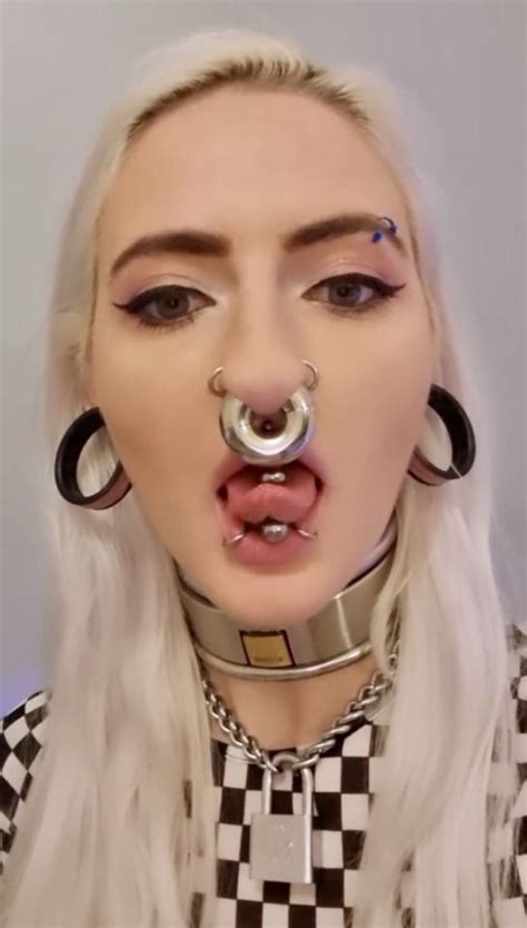Women With Huge Septums Facial Piercings Unique Body Piercings Body Piercings