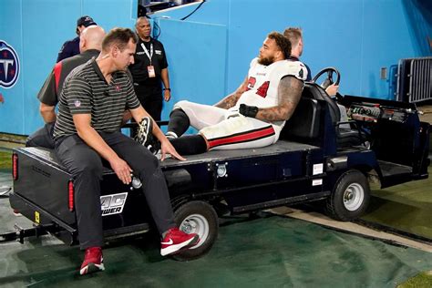 Buccaneers Ol Aaron Stinnie Suffers Torn Acl Mcl Per Report Wkky