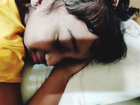 Premium Photo Sleeping Girl