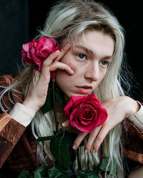 Download Hunter Schafer Red Roses Wallpaper