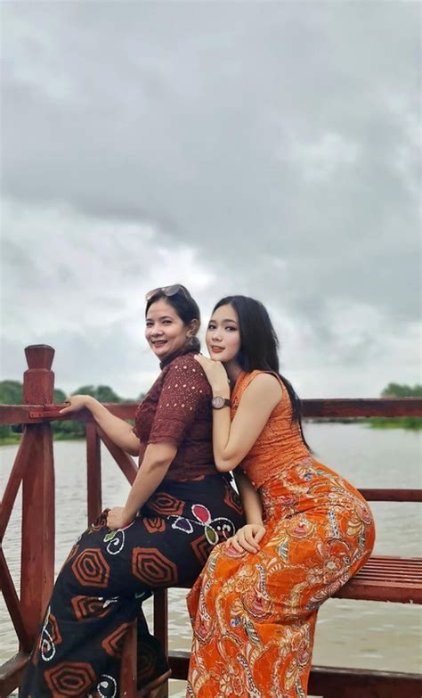 အမေနဲ့ သမီး — Postimages
