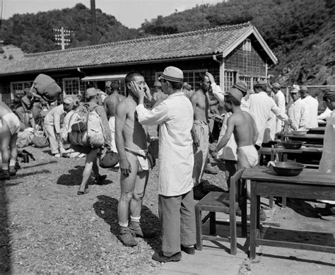 身体検査を受ける復員兵 昭和館デジタルアーカイブ