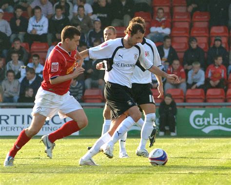 Don Hutchison Hatters Heritage A History Of Luton Town Fc