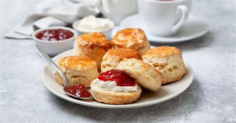 10 Classic British Biscuits To Pair With Tea Insanely Good