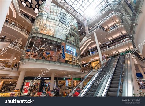 Shopping Center Plaza