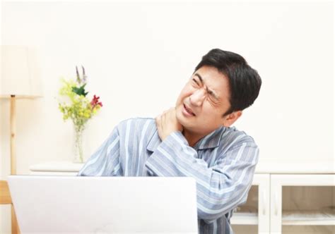落枕怎麼辦？睡醒脖子痛、背痛？美國專家教你4招改善不適 健康工房 公仔箱論壇 Powered By Discuz