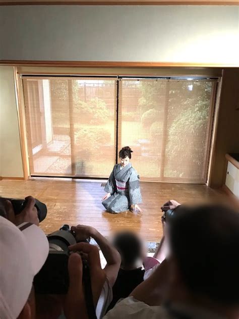 川上ゆうが2年ぶりに縄奈加會･緊縛撮影会に登場。恍惚の表情で参加者のフラッシュを全身に浴び、縄の喰い込んだ白い柔肌が煌めく。【三代目葵マリーの